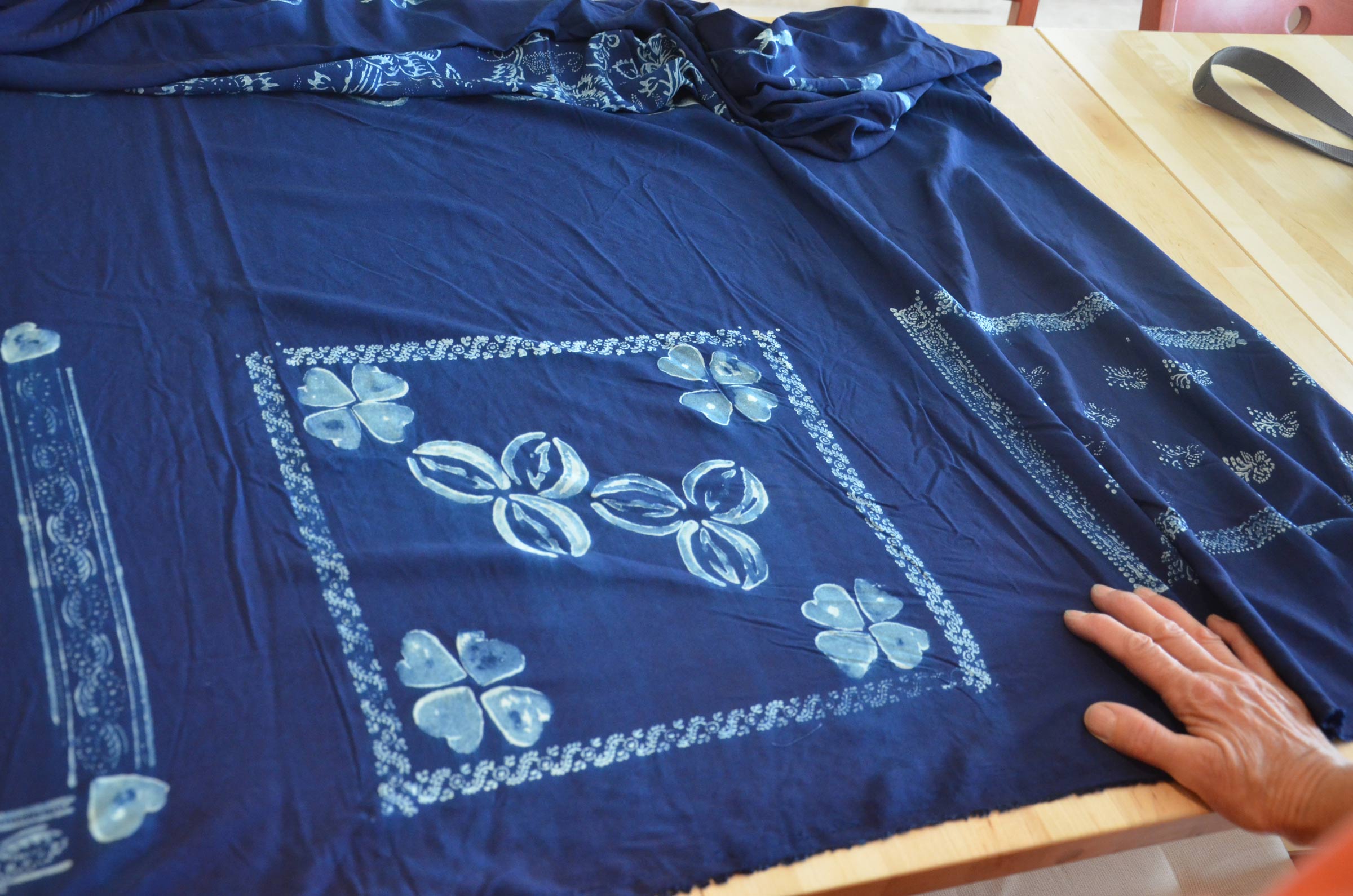 ANNA SCHAPIRO — Blaufärben (blue dyeing), 2017